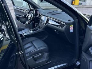 Black Porsche Macan 2016 in Jonava, with an engine capacity of 2.97 L and mileage of 269 thousand km for 23500 €, photo 38 on AUTOMOTO.COM.LV