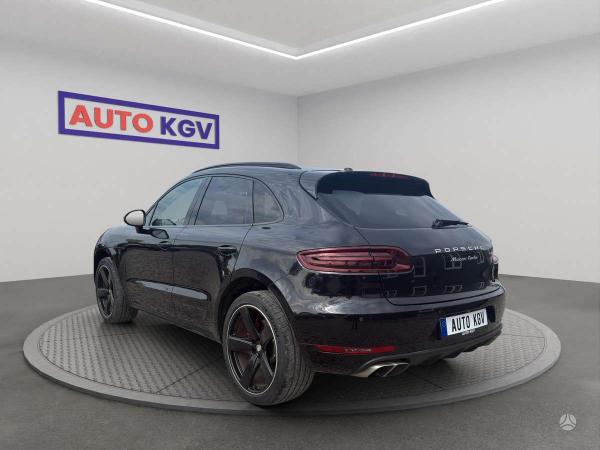 Black Porsche Macan 2016 in Vilnius, with an engine capacity of 3.60 L and mileage of 104 thousand km for 28999 €, photo 4 on AUTOMOTO.COM.LV