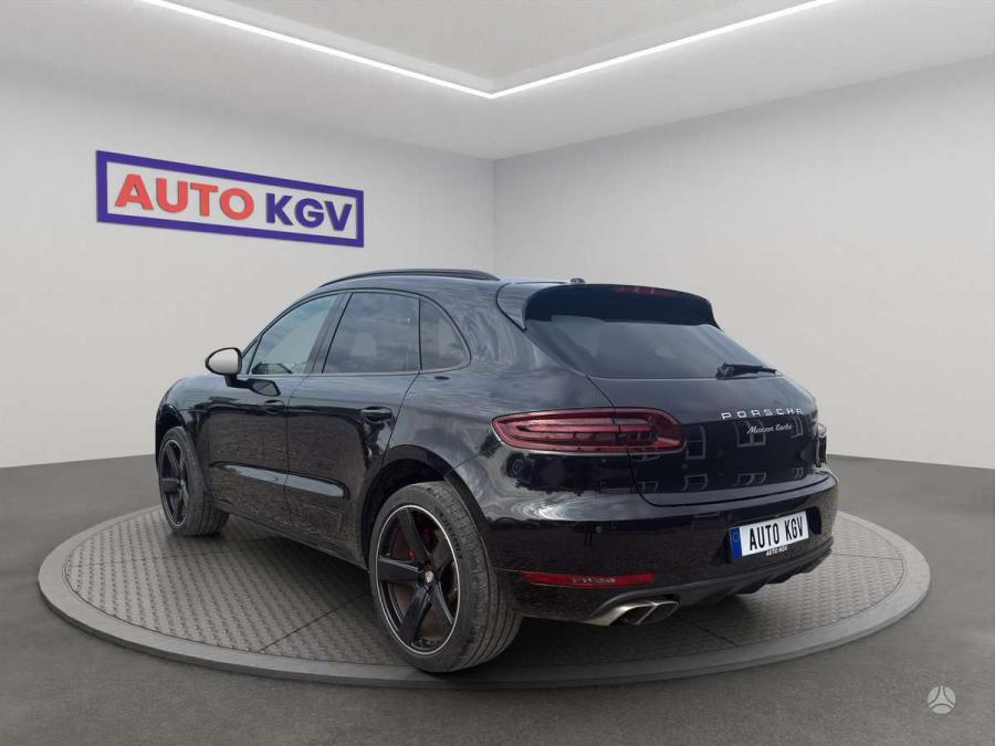Black Porsche Macan 2016 in Vilnius, with an engine capacity of 3.60 L and mileage of 104 thousand km for 28999 €, photo 4 on AUTOMOTO.COM.LV