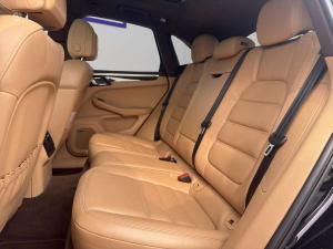 Black Porsche Macan 2016 in Vilnius, with an engine capacity of 3.60 L and mileage of 104 thousand km for 28999 €, photo 13 on AUTOMOTO.COM.LV