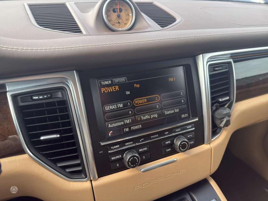 Black Porsche Macan 2016 in Vilnius, with an engine capacity of 3.60 L and mileage of 104 thousand km for 28999 €, photo 18 on AUTOMOTO.COM.LV