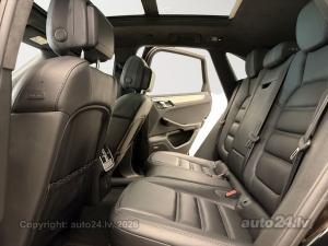 Black Porsche Macan 2016 in Tallinn, with an engine capacity of 3.60 L and mileage of 225 thousand km for 27900 €, photo 7 on AUTOMOTO.COM.LV