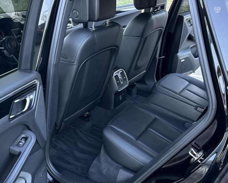 Melns Porsche Macan 2016 Viļņa, ar dzinēja tilpumu 2.97 L un nobraukumu 269 tūkst. km par 21500 €, foto 36 vietnē AUTOMOTO.COM.LV