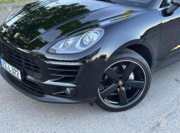 Black Porsche Macan 2016 in Vilnius, with an engine capacity of 2.97 L and mileage of 269 thousand km for 21500 €, photo 3 on AUTOMOTO.COM.LV