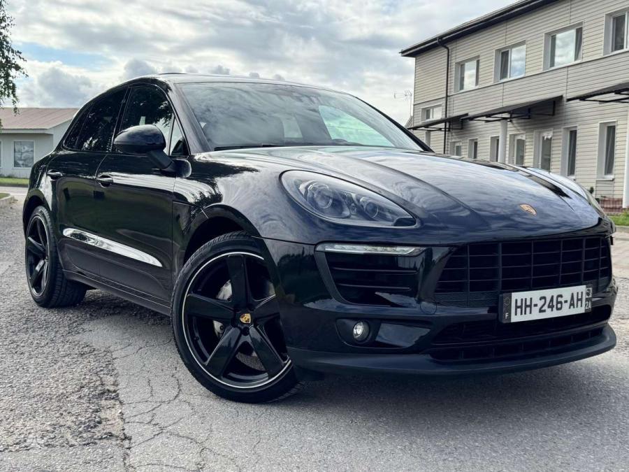 Black Porsche Macan 2016 in Vilnius, with an engine capacity of 2.97 L and mileage of 253 thousand km for 15750 €, photo 1 on AUTOMOTO.COM.LV