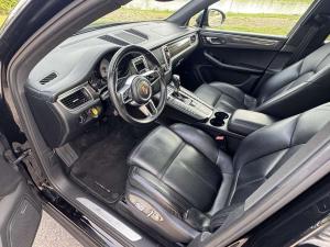 Black Porsche Macan 2016 in Vilnius, with an engine capacity of 2.97 L and mileage of 253 thousand km for 15750 €, photo 17 on AUTOMOTO.COM.LV