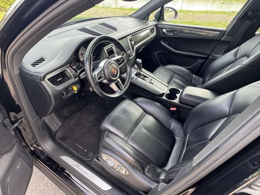 Black Porsche Macan 2016 in Vilnius, with an engine capacity of 2.97 L and mileage of 253 thousand km for 15750 €, photo 17 on AUTOMOTO.COM.LV