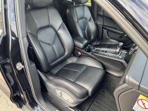 Black Porsche Macan 2016 in Vilnius, with an engine capacity of 2.97 L and mileage of 253 thousand km for 15750 €, photo 19 on AUTOMOTO.COM.LV