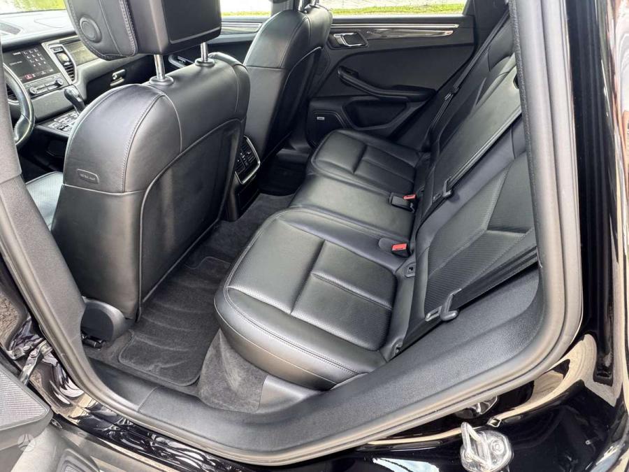 Black Porsche Macan 2016 in Vilnius, with an engine capacity of 2.97 L and mileage of 253 thousand km for 15750 €, photo 22 on AUTOMOTO.COM.LV