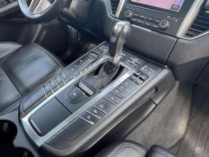 Black Porsche Macan 2016 in Vilnius, with an engine capacity of 2.97 L and mileage of 253 thousand km for 15750 €, photo 27 on AUTOMOTO.COM.LV