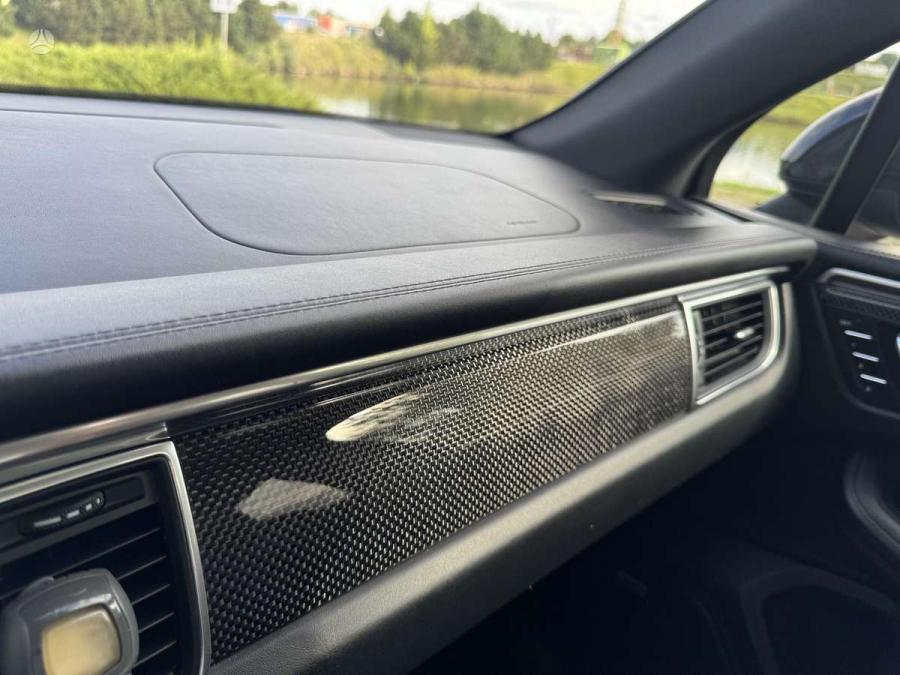 Black Porsche Macan 2016 in Vilnius, with an engine capacity of 2.97 L and mileage of 253 thousand km for 15750 €, photo 31 on AUTOMOTO.COM.LV