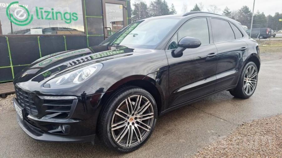Black Porsche Macan 2017 in Riga, with an engine capacity of 3.00 L and mileage of 244 thousand km for 31500 €, photo 1 on AUTOMOTO.COM.LV