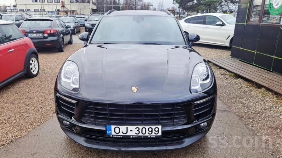 Black Porsche Macan 2017 in Riga, with an engine capacity of 3.00 L and mileage of 244 thousand km for 31500 €, photo 6 on AUTOMOTO.COM.LV