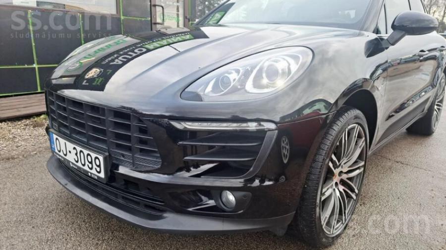 Black Porsche Macan 2017 in Riga, with an engine capacity of 3.00 L and mileage of 244 thousand km for 31500 €, photo 8 on AUTOMOTO.COM.LV