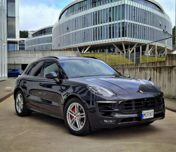 Black Porsche Macan 2017 in Vilnius, with an engine capacity of 3.00 L and mileage of 130 thousand km for 32500 €, photo 1 on AUTOMOTO.COM.LV