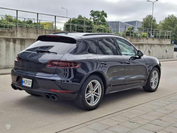 Black Porsche Macan 2017 in Vilnius, with an engine capacity of 3.00 L and mileage of 130 thousand km for 32500 €, photo 6 on AUTOMOTO.COM.LV