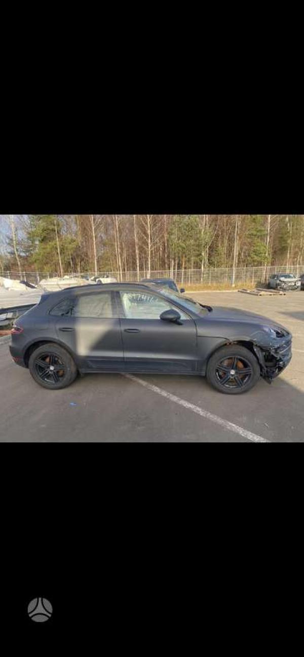 Melns Porsche Macan 2017 Klaipėda, ar dzinēja tilpumu 1.98 L un nobraukumu 85 tūkst. km par 15800 €, foto 4 vietnē AUTOMOTO.COM.LV
