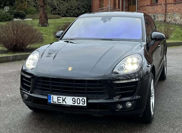 Black Porsche Macan 2017 in Elektrenai, with an engine capacity of 3.00 L and mileage of 106 thousand km for 25200 €, photo 1 on AUTOMOTO.COM.LV