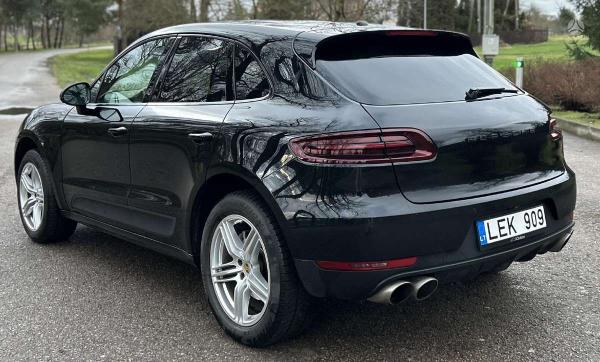 Black Porsche Macan 2017 in Elektrenai, with an engine capacity of 3.00 L and mileage of 106 thousand km for 25200 €, photo 4 on AUTOMOTO.COM.LV