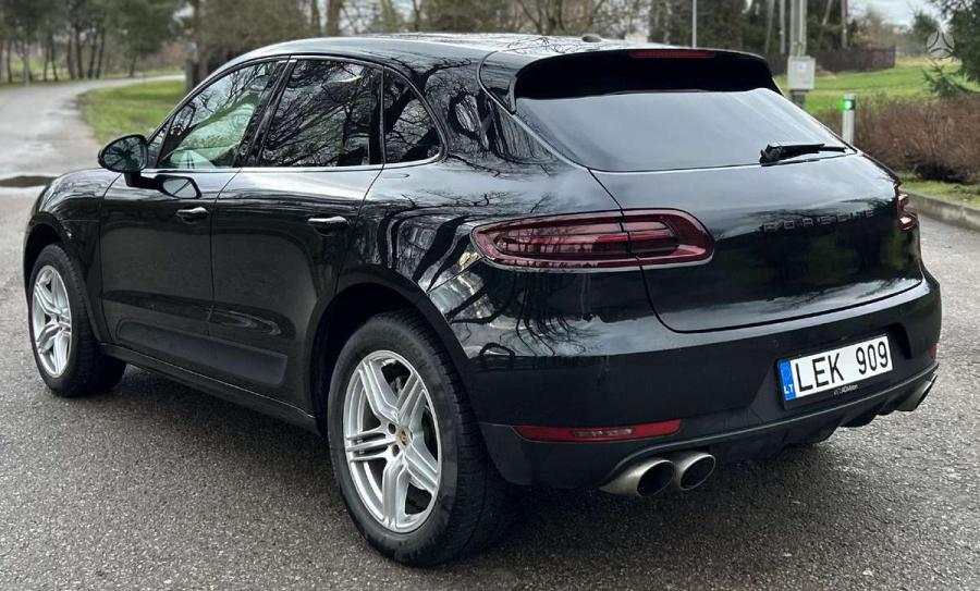Black Porsche Macan 2017 in Elektrenai, with an engine capacity of 3.00 L and mileage of 106 thousand km for 25200 €, photo 4 on AUTOMOTO.COM.LV