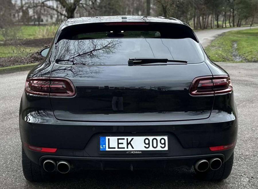 Black Porsche Macan 2017 in Elektrenai, with an engine capacity of 3.00 L and mileage of 106 thousand km for 25200 €, photo 5 on AUTOMOTO.COM.LV
