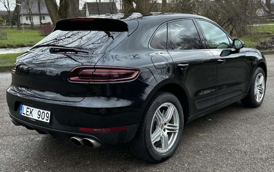 Black Porsche Macan 2017 in Elektrenai, with an engine capacity of 3.00 L and mileage of 106 thousand km for 25200 €, photo 6 on AUTOMOTO.COM.LV