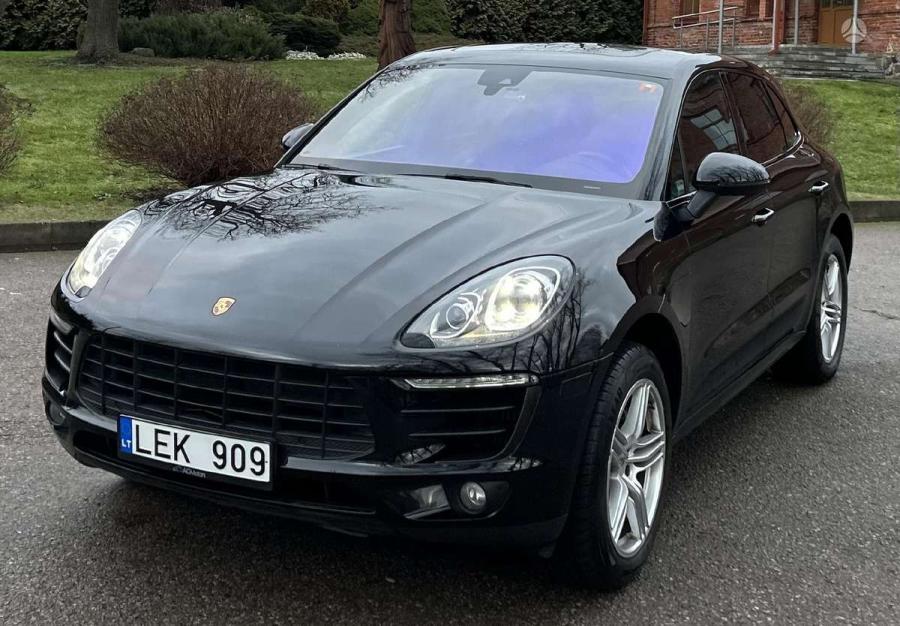 Black Porsche Macan 2017 in Elektrenai, with an engine capacity of 3.00 L and mileage of 106 thousand km for 25200 €, photo 9 on AUTOMOTO.COM.LV