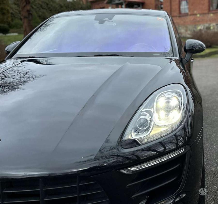 Black Porsche Macan 2017 in Elektrenai, with an engine capacity of 3.00 L and mileage of 106 thousand km for 25200 €, photo 11 on AUTOMOTO.COM.LV