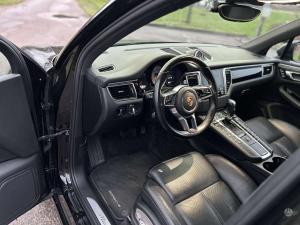 Black Porsche Macan 2017 in Elektrenai, with an engine capacity of 3.00 L and mileage of 106 thousand km for 25200 €, photo 19 on AUTOMOTO.COM.LV