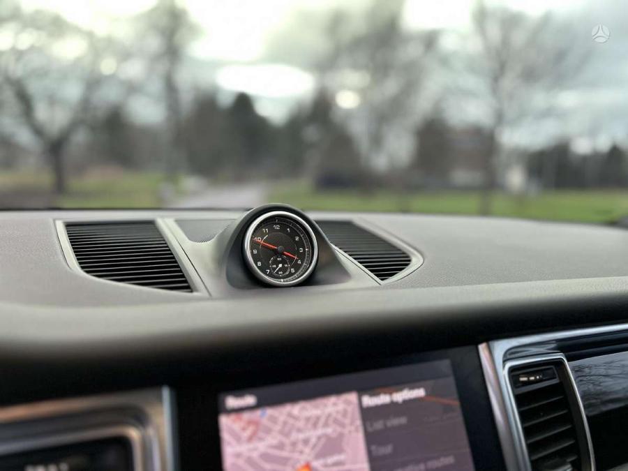 Black Porsche Macan 2017 in Elektrenai, with an engine capacity of 3.00 L and mileage of 106 thousand km for 25200 €, photo 21 on AUTOMOTO.COM.LV