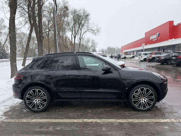 Black Porsche Macan 2017 in Kaunas, with an engine capacity of 3.00 L and mileage of 98 thousand km for 24750 €, photo 2 on AUTOMOTO.COM.LV