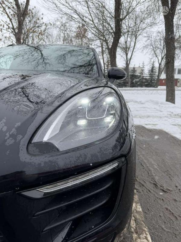 Black Porsche Macan 2017 in Kaunas, with an engine capacity of 3.00 L and mileage of 98 thousand km for 24750 €, photo 5 on AUTOMOTO.COM.LV