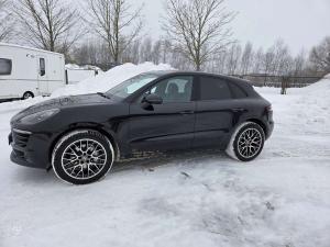 Black Porsche Macan 2017 in Siauliai, with an engine capacity of 2.97 L and mileage of 190 thousand km for 32000 €, photo 2 on AUTOMOTO.COM.LV