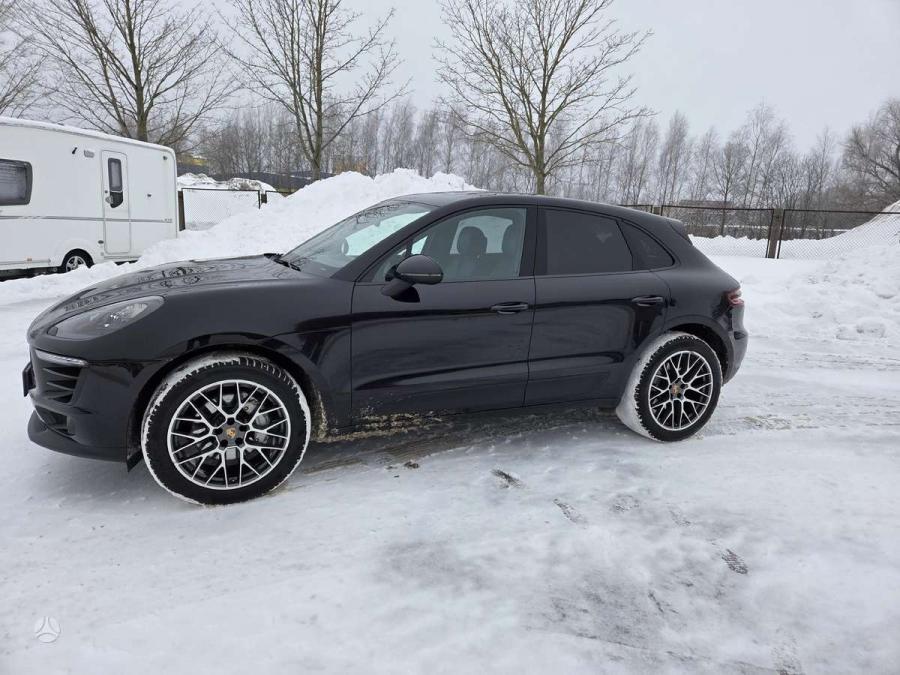 Black Porsche Macan 2017 in Siauliai, with an engine capacity of 2.97 L and mileage of 190 thousand km for 32000 €, photo 2 on AUTOMOTO.COM.LV