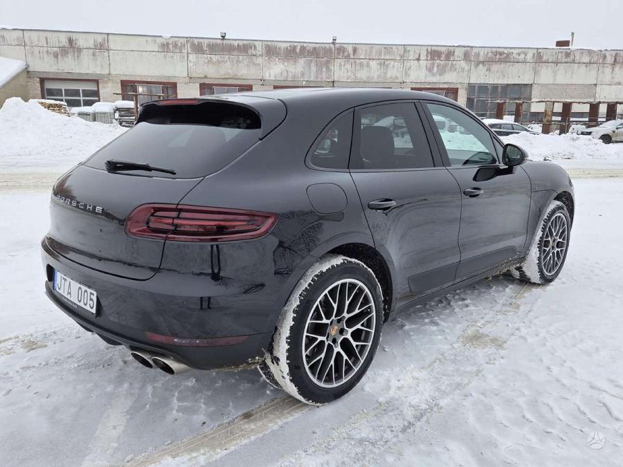 Black Porsche Macan 2017 in Siauliai, with an engine capacity of 2.97 L and mileage of 190 thousand km for 32000 €, photo 5 on AUTOMOTO.COM.LV