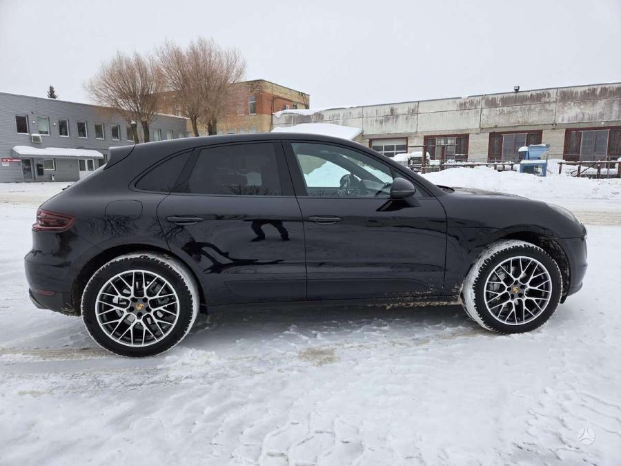 Black Porsche Macan 2017 in Siauliai, with an engine capacity of 2.97 L and mileage of 190 thousand km for 32000 €, photo 6 on AUTOMOTO.COM.LV