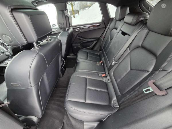 Black Porsche Macan 2017 in Siauliai, with an engine capacity of 2.97 L and mileage of 190 thousand km for 32000 €, photo 11 on AUTOMOTO.COM.LV