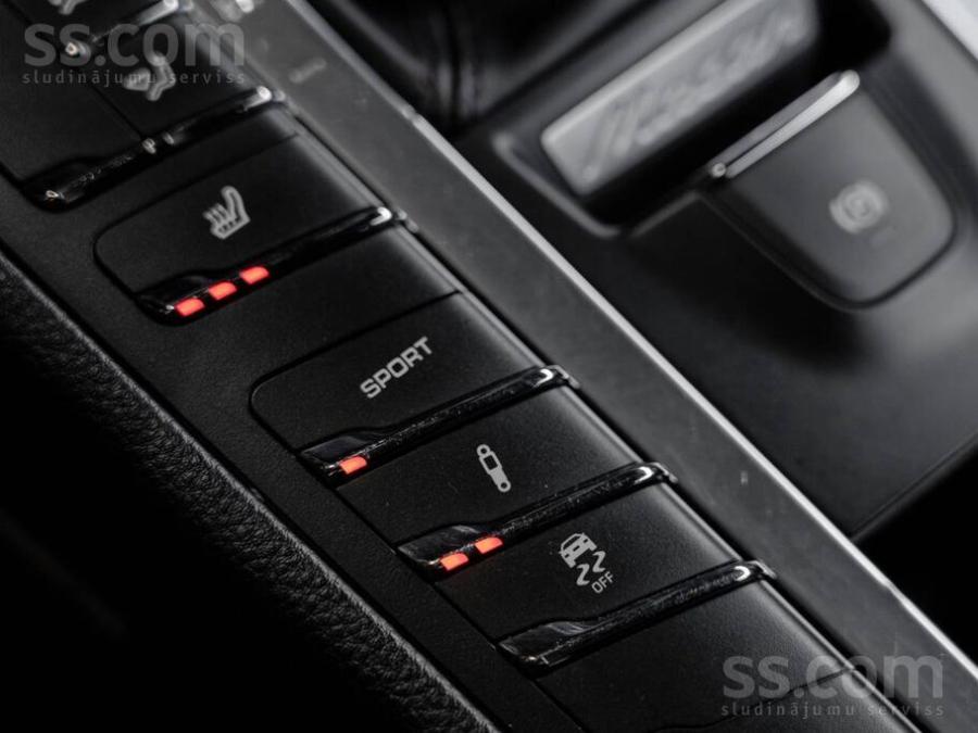 Melns Porsche Macan 2017 Rīga, ar dzinēja tilpumu 3.00 L un nobraukumu 190 tūkst. km par 29900 €, foto 30 vietnē AUTOMOTO.COM.LV