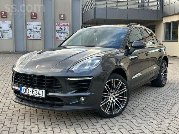 Black Porsche Macan 2017 in Aizkraukle, with an engine capacity of 3.00 L and mileage of 283 thousand km for 23150 €, photo 3 on AUTOMOTO.COM.LV