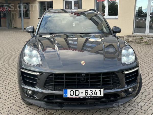Black Porsche Macan 2017 in Aizkraukle, with an engine capacity of 3.00 L and mileage of 283 thousand km for 23150 €, photo 4 on AUTOMOTO.COM.LV