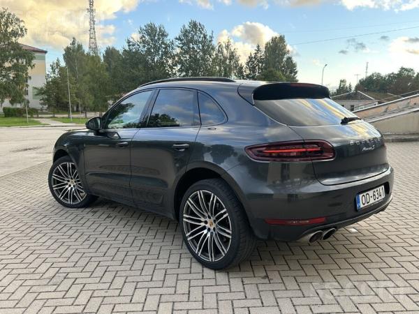 Black Porsche Macan 2017 in Aizkraukle, with an engine capacity of 3.00 L and mileage of 283 thousand km for 23150 €, photo 6 on AUTOMOTO.COM.LV