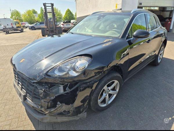 Melns Porsche Macan 2017 Viļņa, ar dzinēja tilpumu 1.98 L un nobraukumu 64 tūkst. km par 15500 €, foto 3 vietnē AUTOMOTO.COM.LV