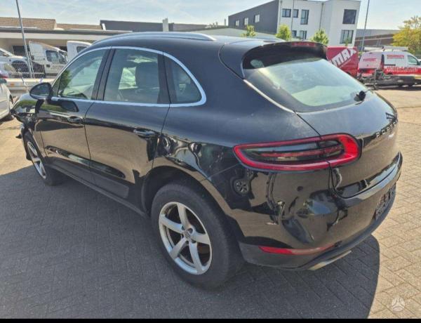 Melns Porsche Macan 2017 Viļņa, ar dzinēja tilpumu 1.98 L un nobraukumu 64 tūkst. km par 15500 €, foto 4 vietnē AUTOMOTO.COM.LV