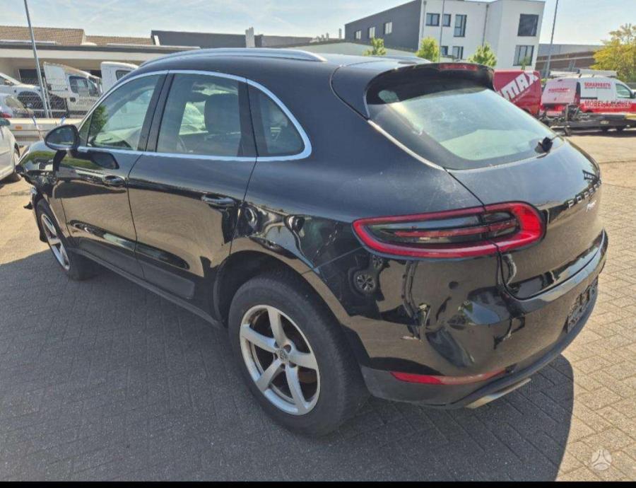 Melns Porsche Macan 2017 Viļņa, ar dzinēja tilpumu 1.98 L un nobraukumu 64 tūkst. km par 15500 €, foto 5 vietnē AUTOMOTO.COM.LV