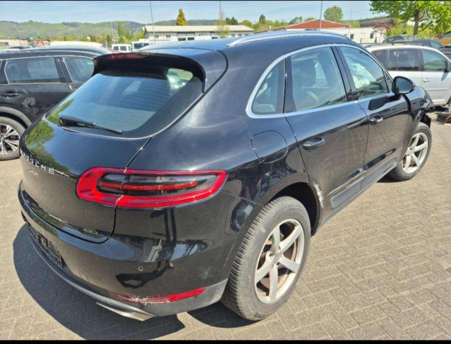 Melns Porsche Macan 2017 Viļņa, ar dzinēja tilpumu 1.98 L un nobraukumu 64 tūkst. km par 15500 €, foto 6 vietnē AUTOMOTO.COM.LV