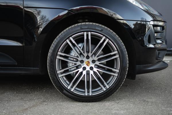 Melns Porsche Macan 2017 Rīga, ar dzinēja tilpumu 3.00 L un nobraukumu 244 tūkst. km par 26950 €, foto 6 vietnē AUTOMOTO.COM.LV