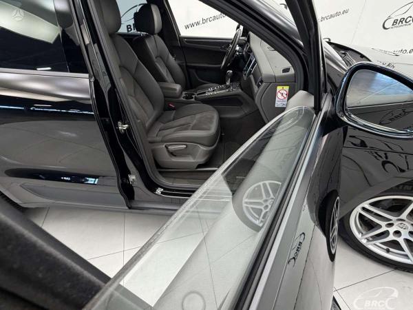 Black Porsche Macan 2017 in Vilnius, with an engine capacity of 1.98 L and mileage of 141 thousand km for 22900 €, photo 10 on AUTOMOTO.COM.LV