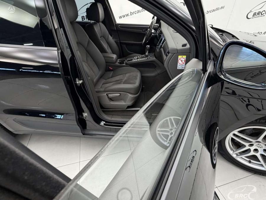Melns Porsche Macan 2017 Viļņa, ar dzinēja tilpumu 1.98 L un nobraukumu 141 tūkst. km par 22900 €, foto 11 vietnē AUTOMOTO.COM.LV