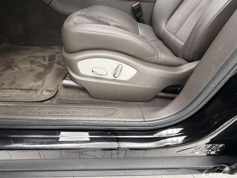 Melns Porsche Macan 2017 Viļņa, ar dzinēja tilpumu 1.98 L un nobraukumu 141 tūkst. km par 22900 €, foto 24 vietnē AUTOMOTO.COM.LV