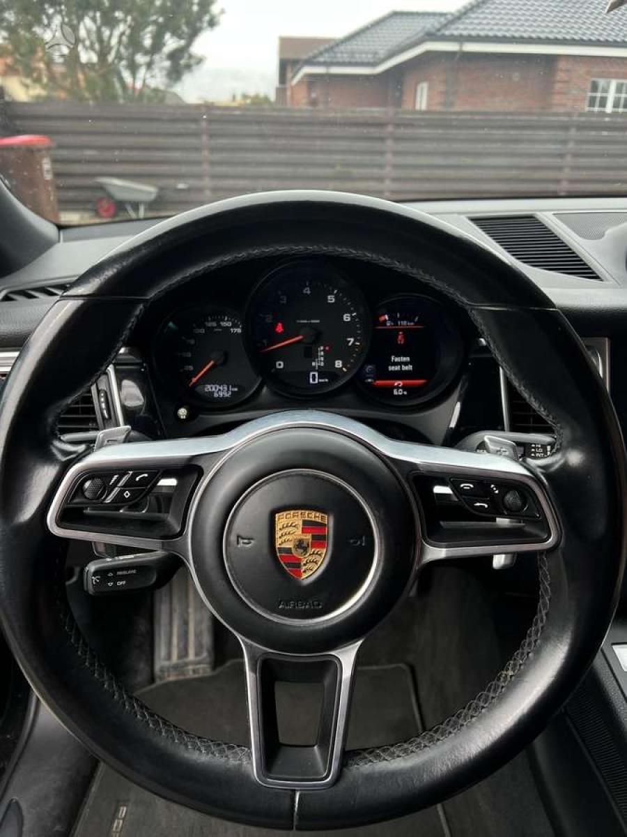 Melns Porsche Macan 2017 Klaipėda, ar dzinēja tilpumu 1.98 L un nobraukumu 200 tūkst. km par 21000 €, foto 9 vietnē AUTOMOTO.COM.LV
